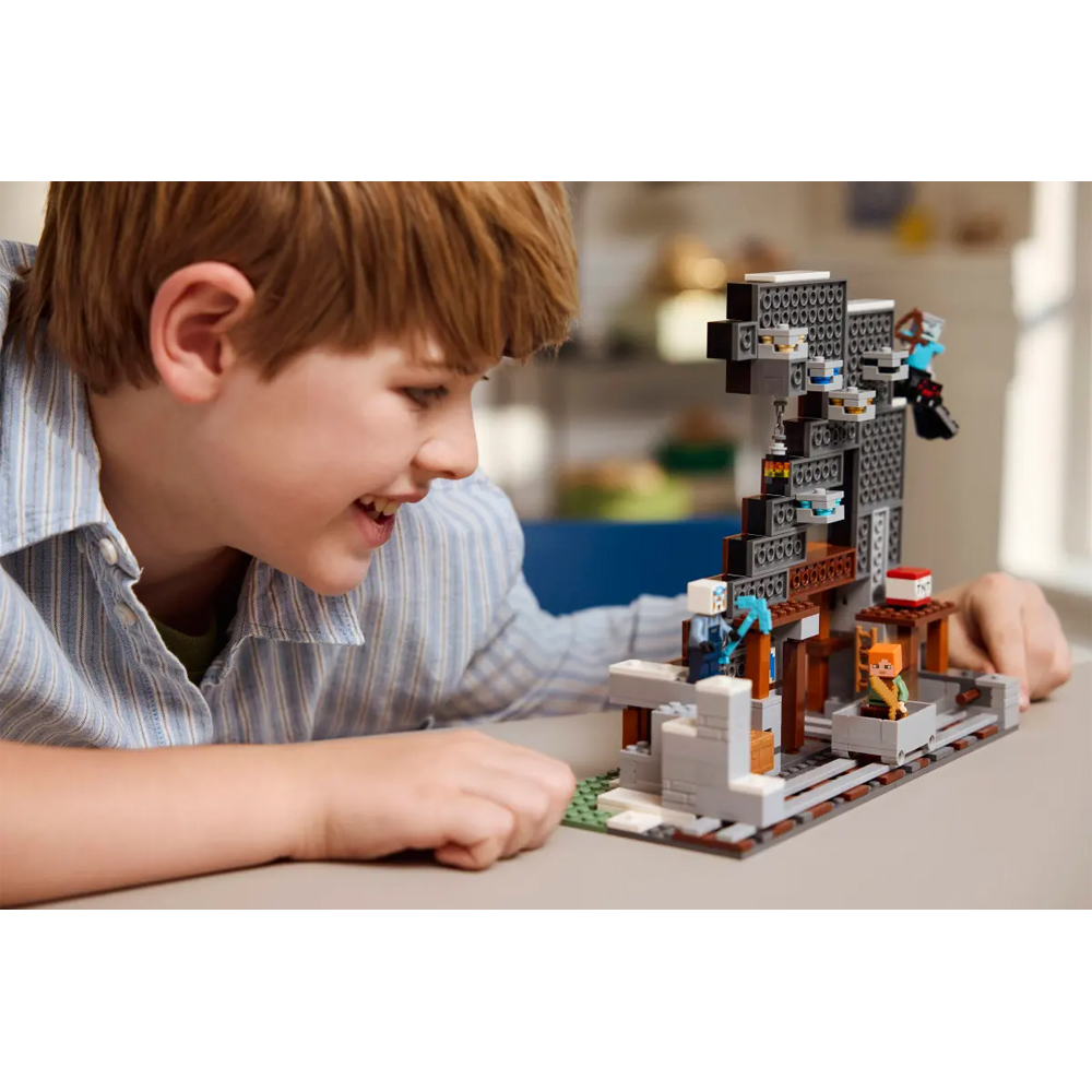 LEGO Minecraft: The Pickaxe Mine 21277